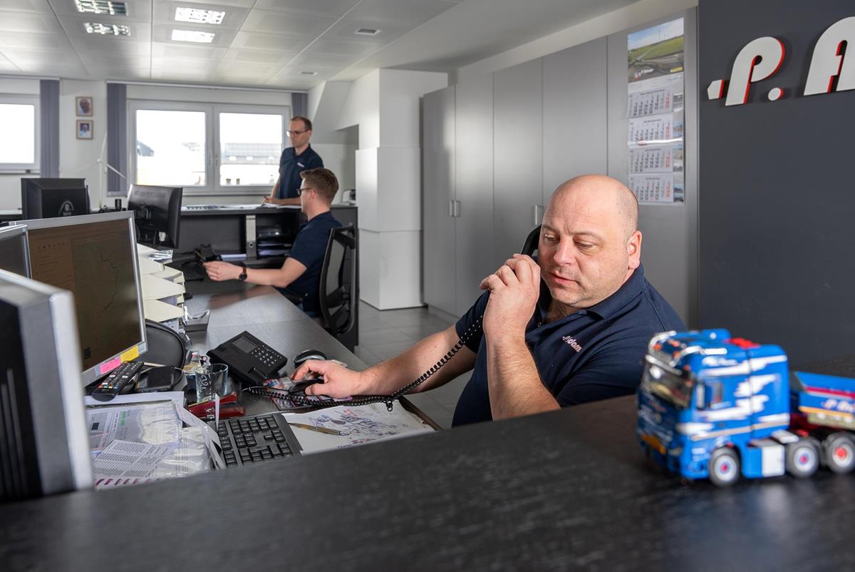 Project management - Services - Special & heavy transport - P. Adams