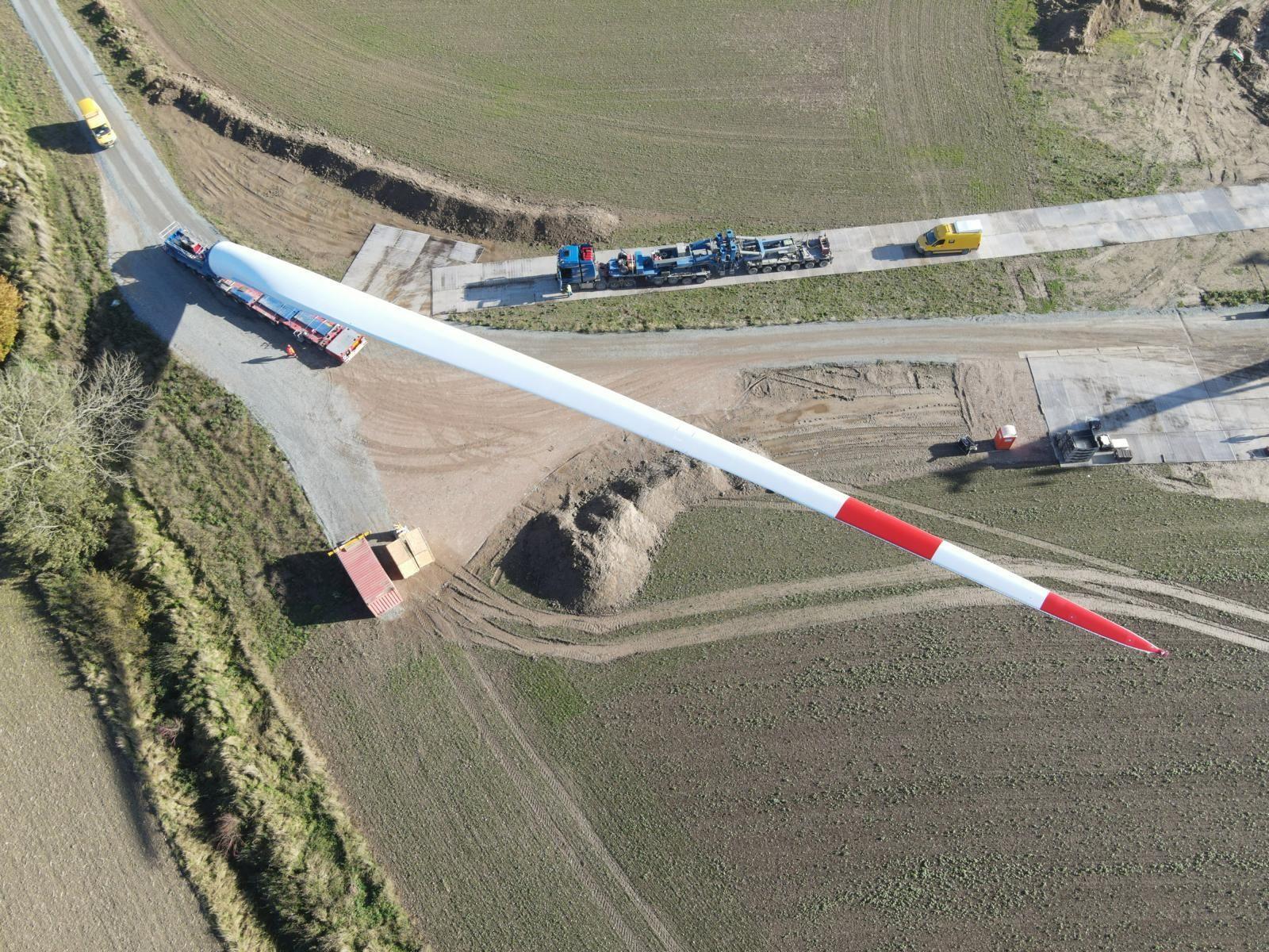 Premiere for the new blade lifter vehicle - Missions - Special & heavy ...