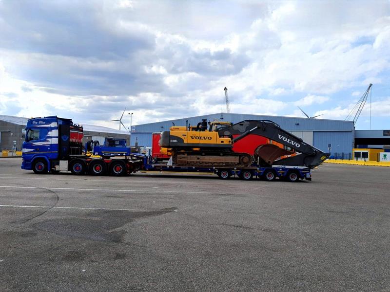 Special semi-trailers - Equipment - Special & heavy transport - P. Adams